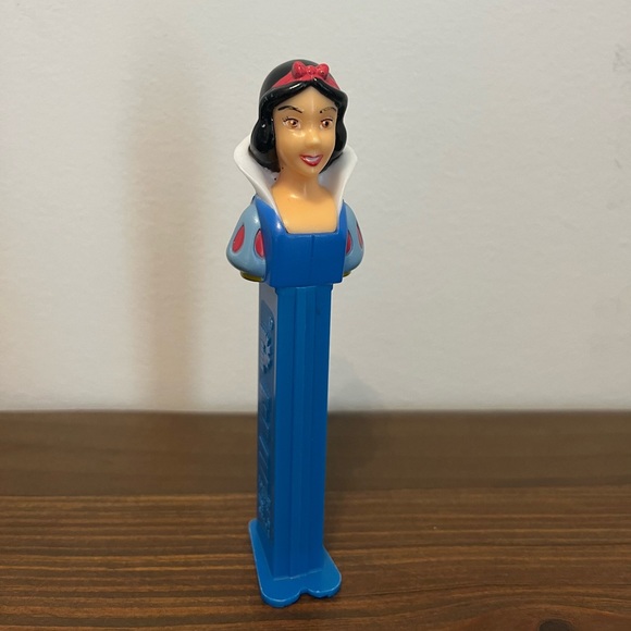Toys | Vintage Collectible Blue Based Snow White Pez Candy Dispenser ...